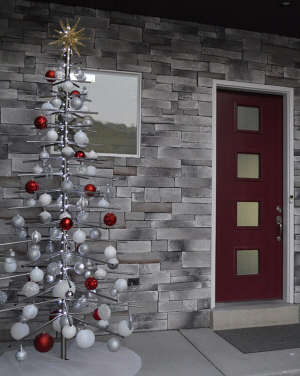 9 ft Staggered Metal Tree - Modern Metalz